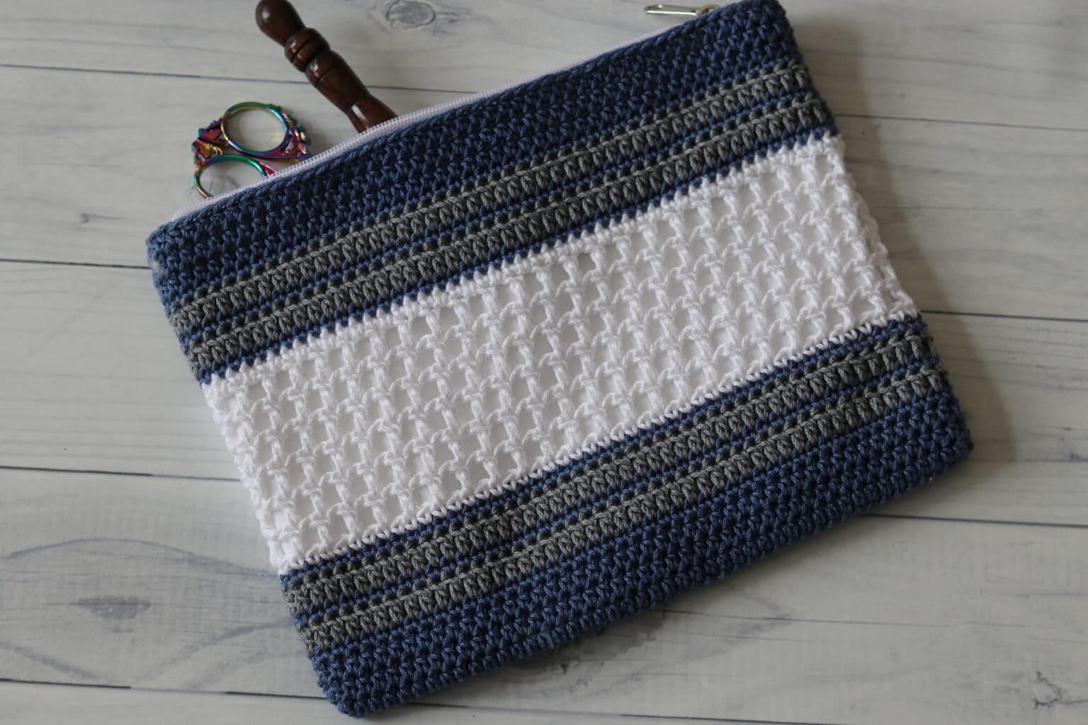 Bay Window Zippered Bag Crochet Pattern | Rich Textures Crochet