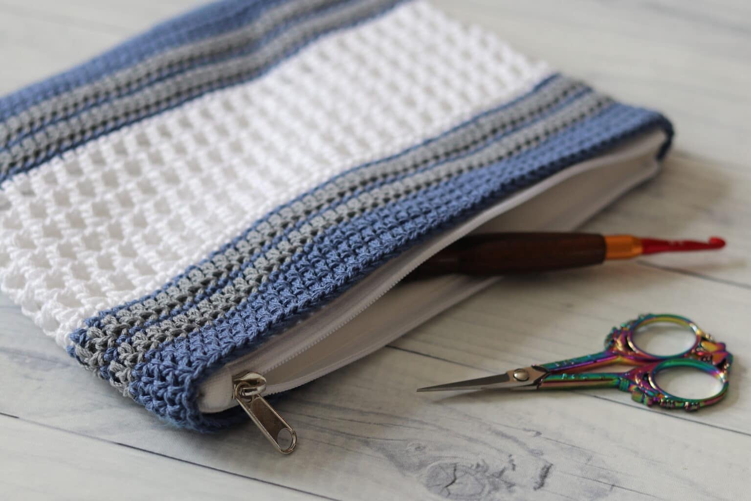 Bay Window Zippered Bag Crochet Pattern | Rich Textures Crochet