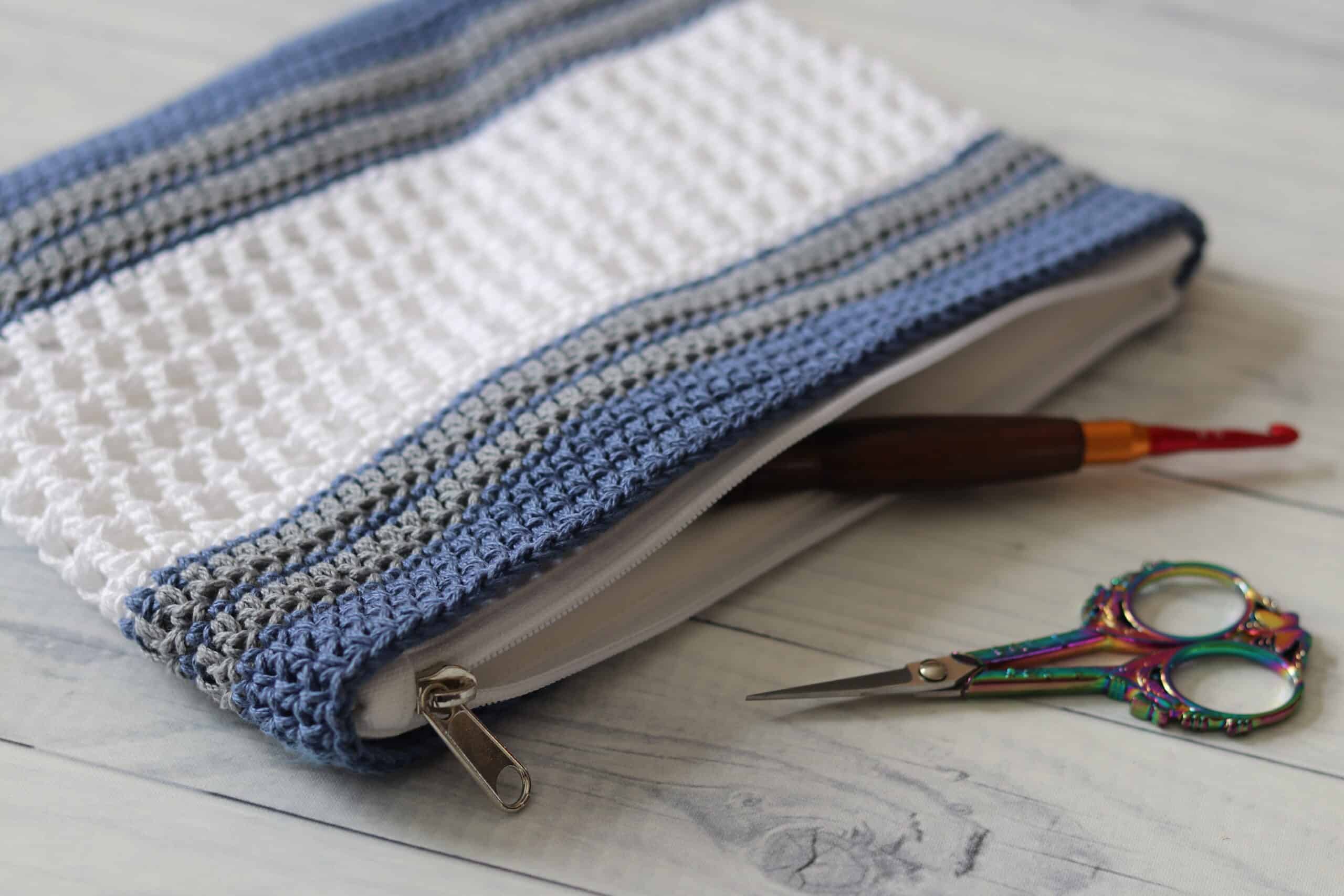 Bay Window Zippered Bag Crochet Pattern | Rich Textures Crochet